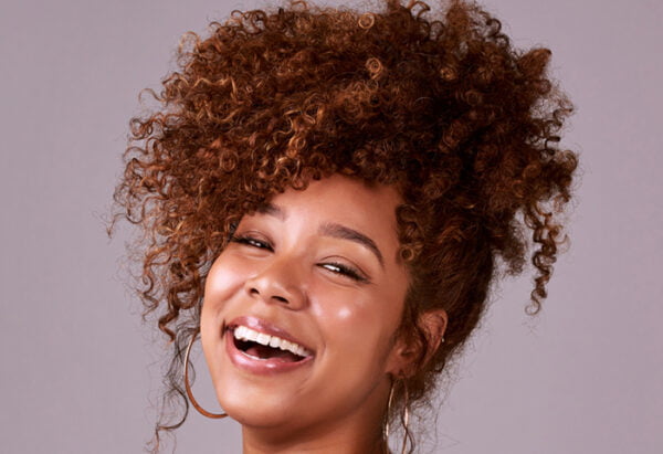 How to pineapple hair to protect your beautiful curls | Kurlify